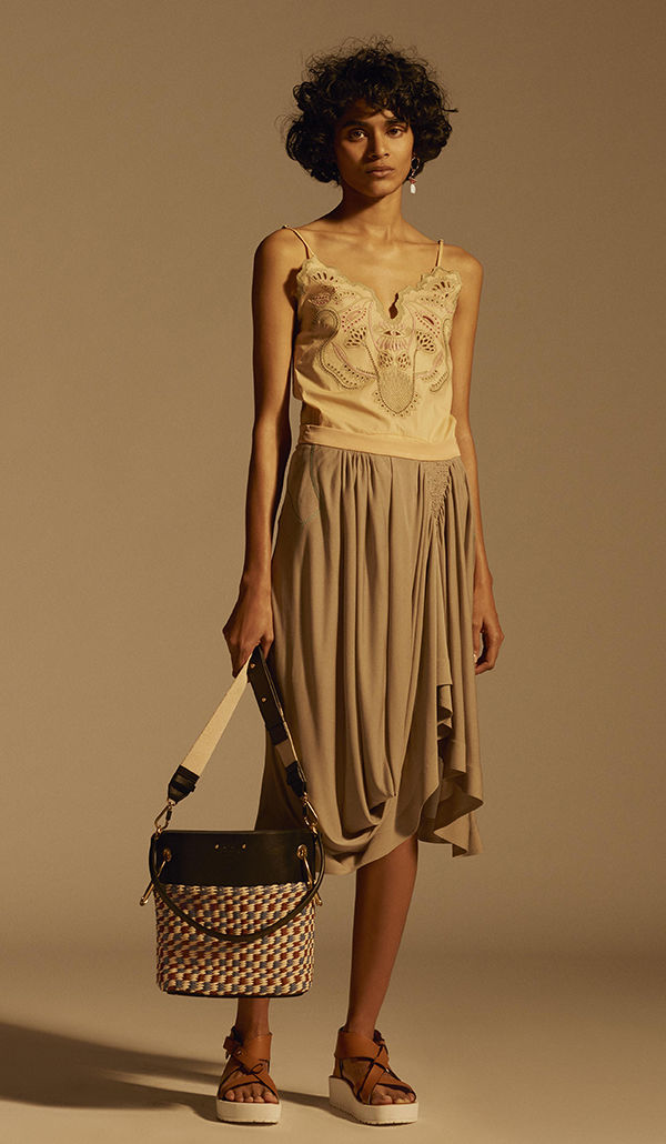 Chloé Official Website / Designer clothes, bags, fragrance